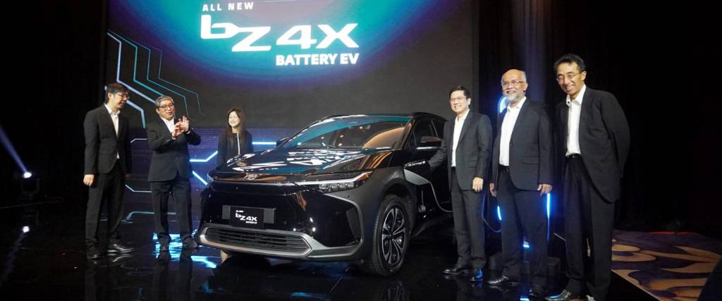 Mobil Listrik Pertama Toyota Meluncur, Ini Dia All New Toyota bZ4X - Techverse.Asia